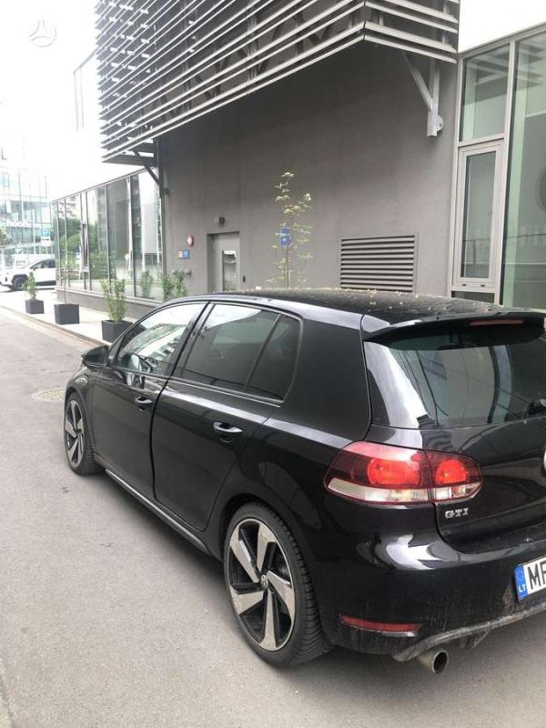 Melns Volkswagen Golf 2009 Viļņa, ar dzinēja tilpumu 2.00 L un nobraukumu 280 tūkst. km par 7700 €, foto 6 vietnē AUTOMOTO.COM.LV
