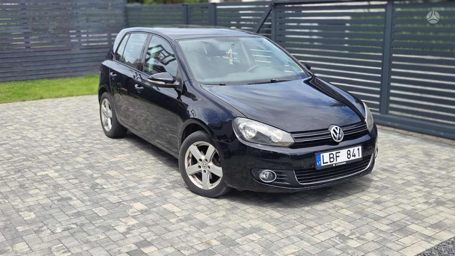 Black Volkswagen Golf 2009 in Kaunas, with an engine capacity of 1.60 L and mileage of 190 thousand km for 4699 €, photo 1 on AUTOMOTO.COM.LV