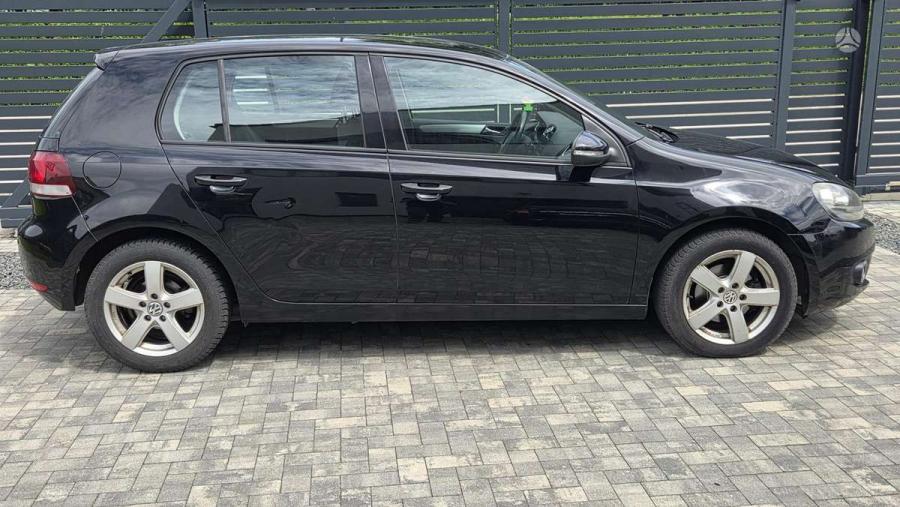 Black Volkswagen Golf 2009 in Kaunas, with an engine capacity of 1.60 L and mileage of 190 thousand km for 4699 €, photo 8 on AUTOMOTO.COM.LV