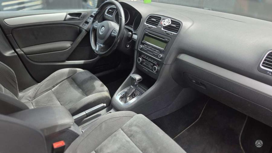 Black Volkswagen Golf 2009 in Kaunas, with an engine capacity of 1.60 L and mileage of 190 thousand km for 4699 €, photo 11 on AUTOMOTO.COM.LV