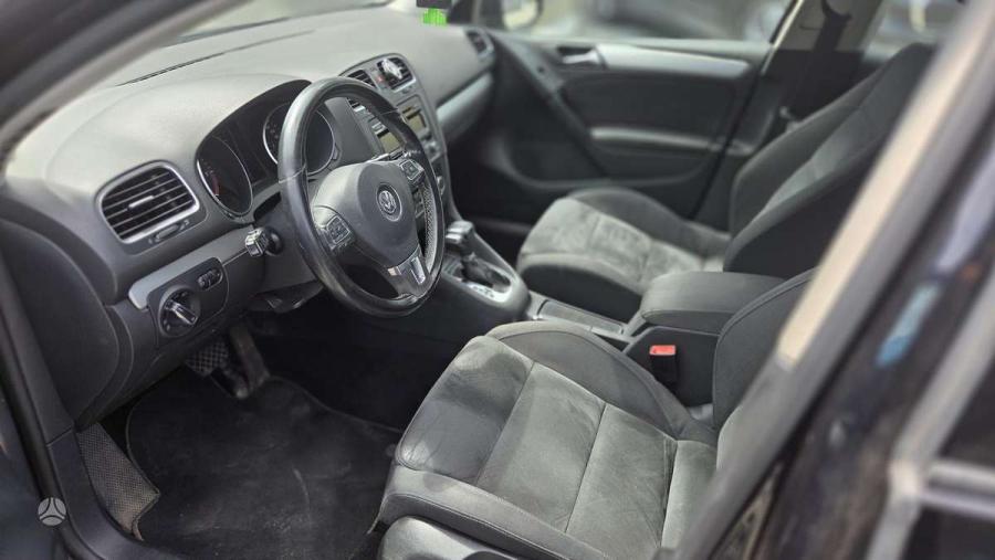 Black Volkswagen Golf 2009 in Kaunas, with an engine capacity of 1.60 L and mileage of 190 thousand km for 4699 €, photo 13 on AUTOMOTO.COM.LV