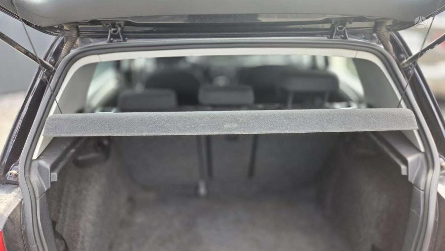 Black Volkswagen Golf 2009 in Kaunas, with an engine capacity of 1.60 L and mileage of 190 thousand km for 4699 €, photo 15 on AUTOMOTO.COM.LV