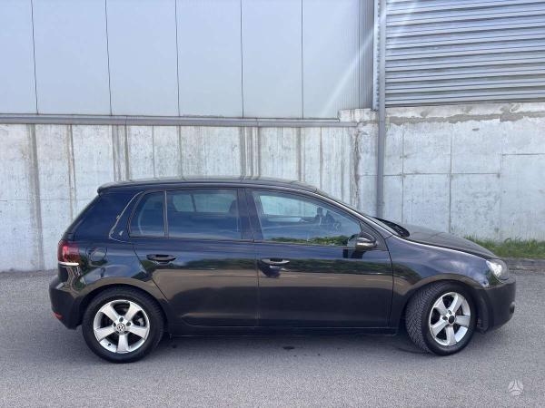 Melns Volkswagen Golf 2009 Viļņa, ar dzinēja tilpumu 1.97 L un nobraukumu 363 tūkst. km par 3650 €, foto 3 vietnē AUTOMOTO.COM.LV