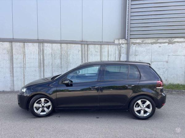 Melns Volkswagen Golf 2009 Viļņa, ar dzinēja tilpumu 1.97 L un nobraukumu 363 tūkst. km par 3650 €, foto 5 vietnē AUTOMOTO.COM.LV