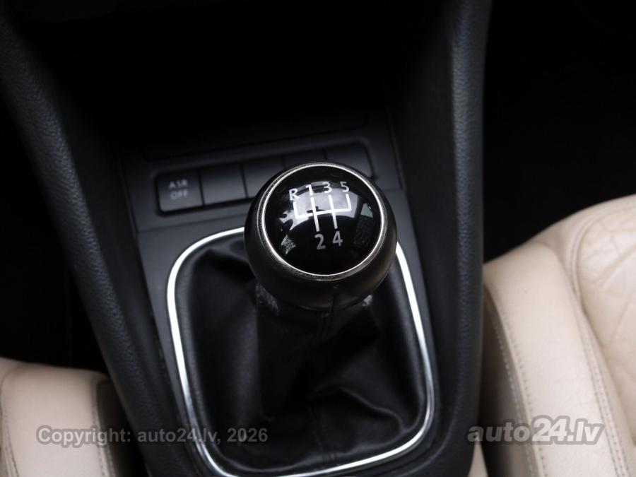 Melns Volkswagen Golf 2009 Tallina, ar dzinēja tilpumu 2.00 L un nobraukumu 325 tūkst. km par 3350 €, foto 26 vietnē AUTOMOTO.COM.LV