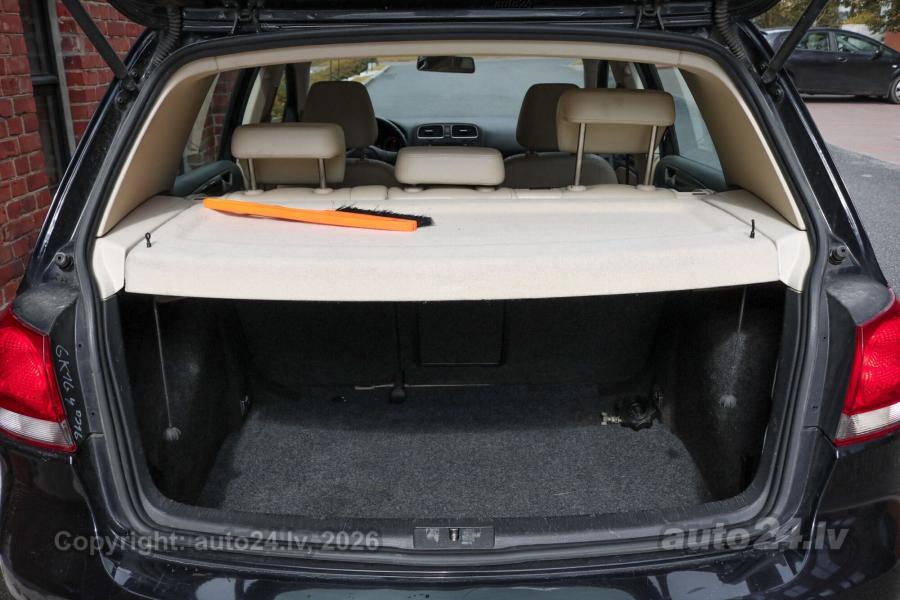 Melns Volkswagen Golf 2009 Tallina, ar dzinēja tilpumu 2.00 L un nobraukumu 325 tūkst. km par 3350 €, foto 27 vietnē AUTOMOTO.COM.LV