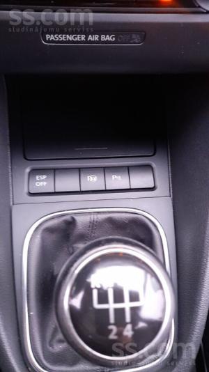 Black Volkswagen Golf 2009 in Riga, with an engine capacity of 1.60 L and mileage of 211 thousand km for 5500 €, photo 23 on AUTOMOTO.COM.LV