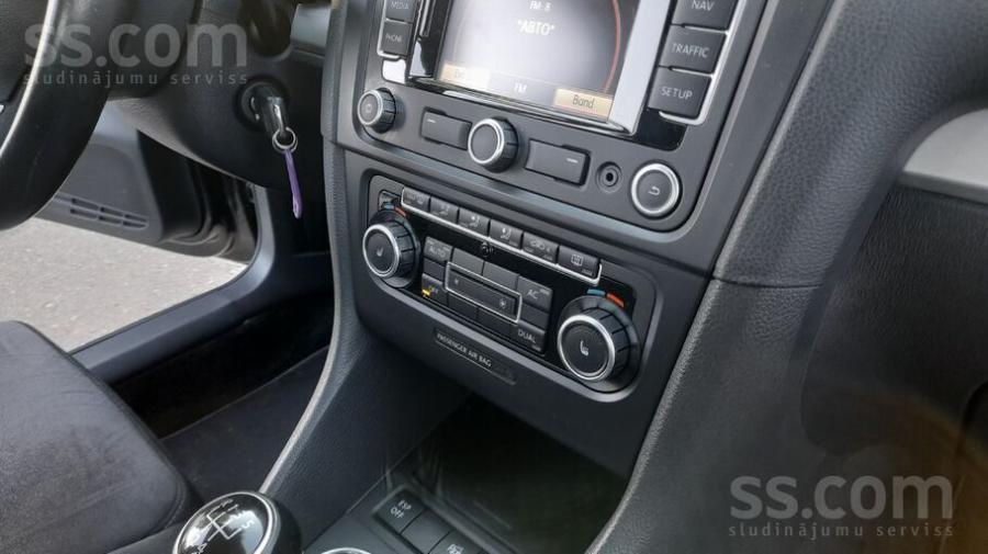 Black Volkswagen Golf 2009 in Riga, with an engine capacity of 1.60 L and mileage of 211 thousand km for 5500 €, photo 26 on AUTOMOTO.COM.LV
