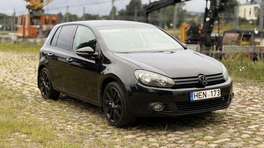 Black Volkswagen Golf 2009 in Vilnius, with an engine capacity of 1.97 L and mileage of 325 thousand km for 3000 €, photo 1 on AUTOMOTO.COM.LV