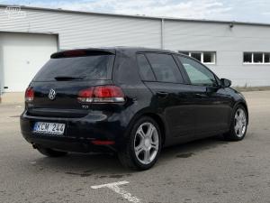 Melns Volkswagen Golf 2009 Šauļi, ar dzinēja tilpumu 2.00 L un nobraukumu 201 tūkst. km par 2250 €, foto 5 vietnē AUTOMOTO.COM.LV