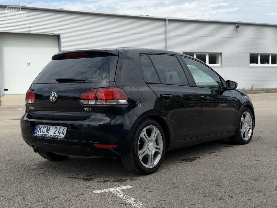 Melns Volkswagen Golf 2009 Šauļi, ar dzinēja tilpumu 2.00 L un nobraukumu 201 tūkst. km par 2250 €, foto 5 vietnē AUTOMOTO.COM.LV