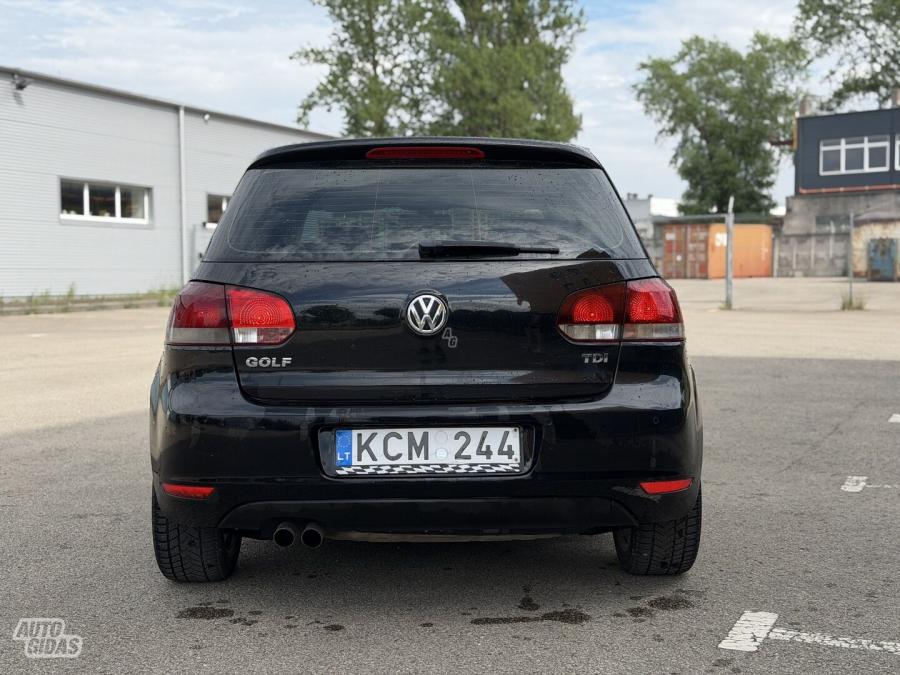 Melns Volkswagen Golf 2009 Šauļi, ar dzinēja tilpumu 2.00 L un nobraukumu 201 tūkst. km par 2250 €, foto 6 vietnē AUTOMOTO.COM.LV
