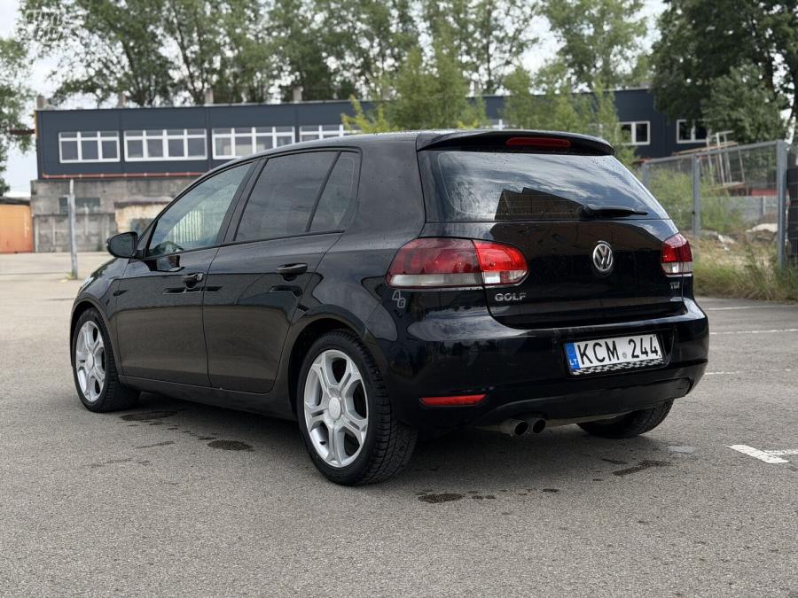 Melns Volkswagen Golf 2009 Šauļi, ar dzinēja tilpumu 2.00 L un nobraukumu 201 tūkst. km par 2250 €, foto 7 vietnē AUTOMOTO.COM.LV