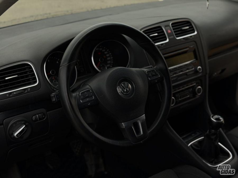 Melns Volkswagen Golf 2009 Šauļi, ar dzinēja tilpumu 2.00 L un nobraukumu 201 tūkst. km par 2250 €, foto 16 vietnē AUTOMOTO.COM.LV