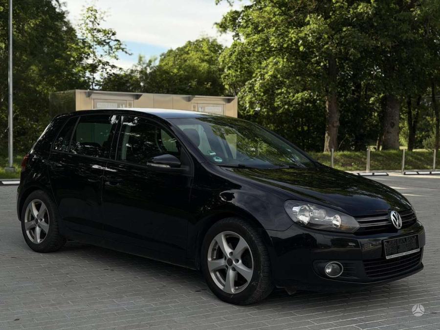Black Volkswagen Golf 2009 in Rokiskis, with an engine capacity of 1.97 L and mileage of 295 thousand km for 2750 €, photo 5 on AUTOMOTO.COM.LV