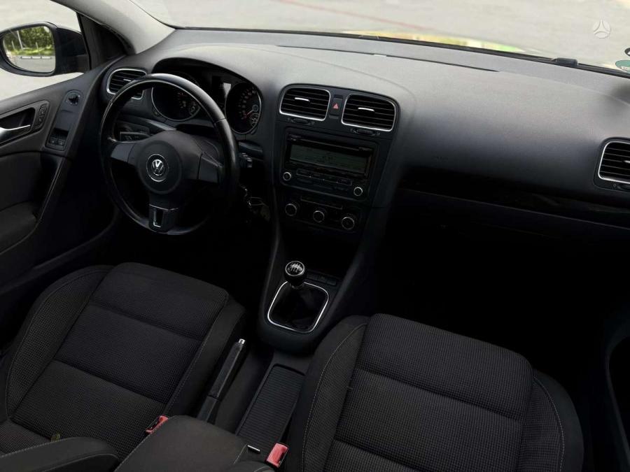Black Volkswagen Golf 2009 in Rokiskis, with an engine capacity of 1.97 L and mileage of 295 thousand km for 2750 €, photo 20 on AUTOMOTO.COM.LV