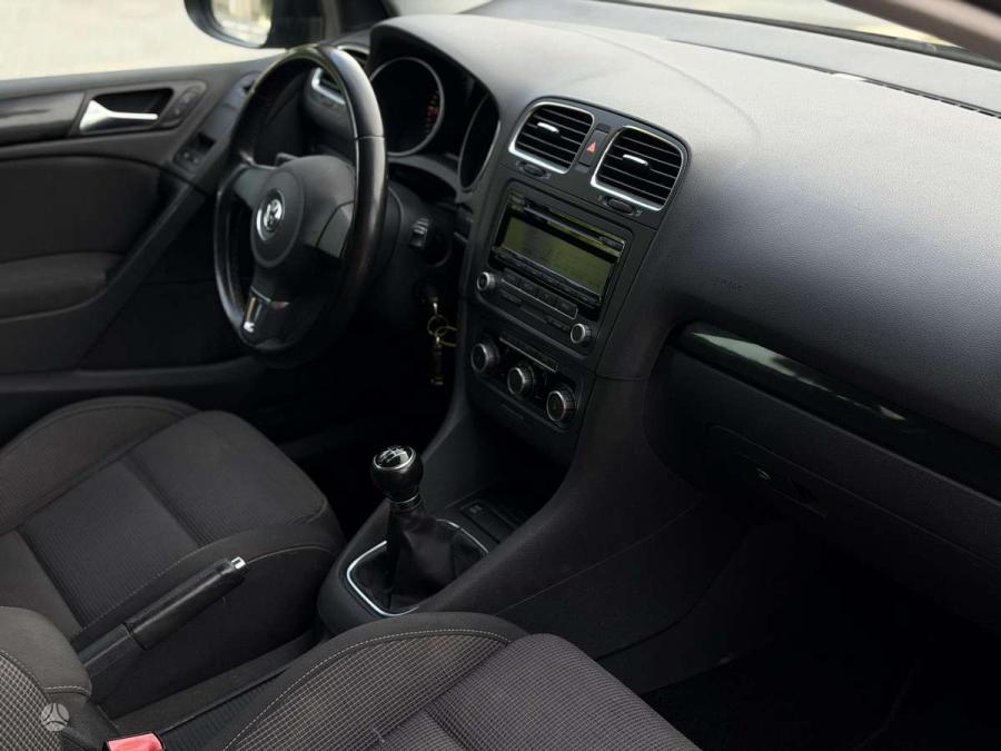 Black Volkswagen Golf 2009 in Rokiskis, with an engine capacity of 1.97 L and mileage of 295 thousand km for 2750 €, photo 21 on AUTOMOTO.COM.LV