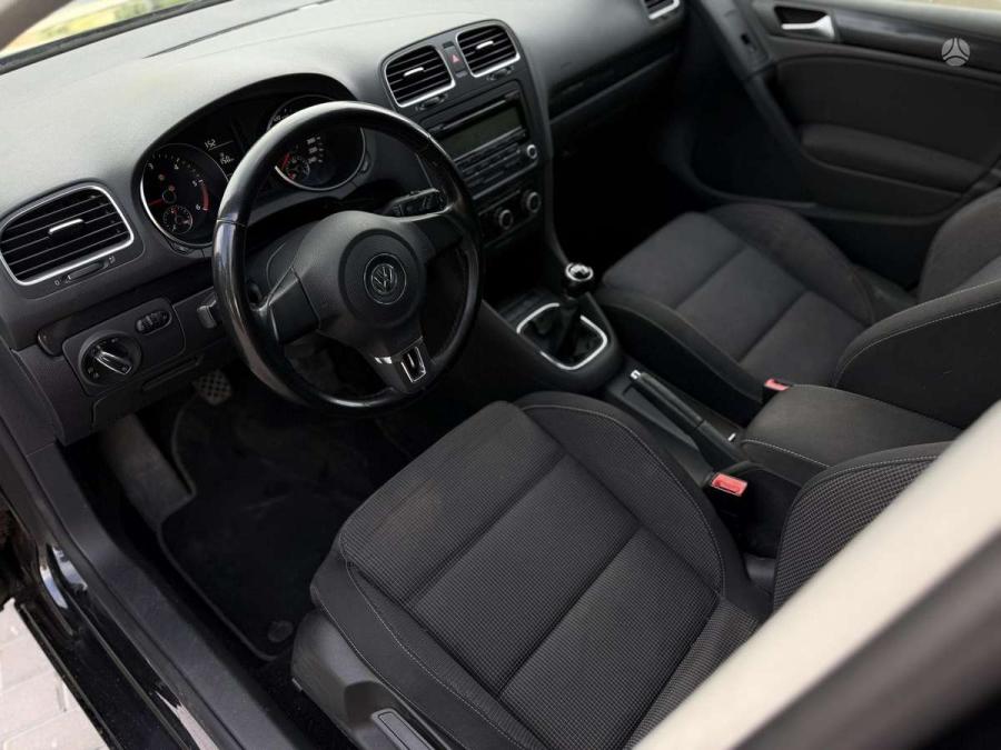 Black Volkswagen Golf 2009 in Rokiskis, with an engine capacity of 1.97 L and mileage of 295 thousand km for 2750 €, photo 22 on AUTOMOTO.COM.LV