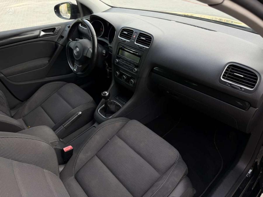 Black Volkswagen Golf 2009 in Rokiskis, with an engine capacity of 1.97 L and mileage of 295 thousand km for 2750 €, photo 23 on AUTOMOTO.COM.LV