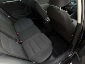 Black Volkswagen Golf 2009 in Rokiskis, with an engine capacity of 1.97 L and mileage of 295 thousand km for 2750 €, photo 26 on AUTOMOTO.COM.LV