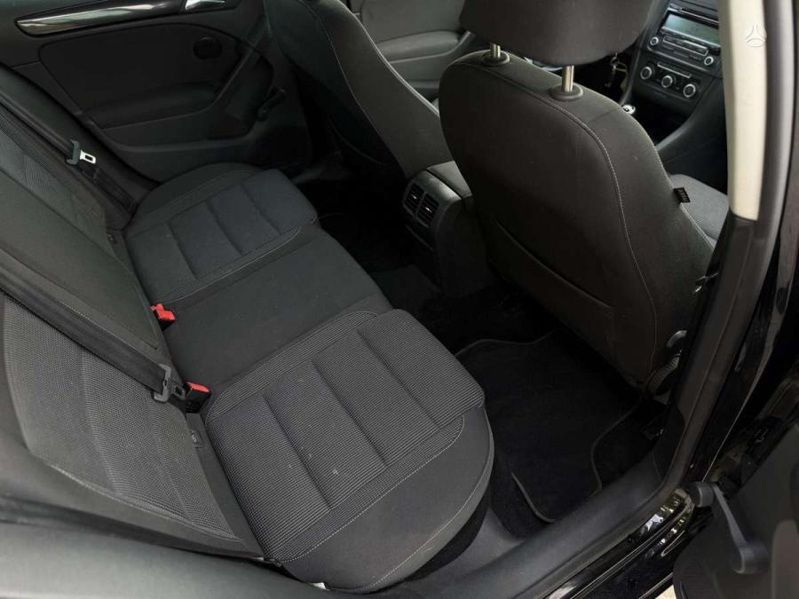 Black Volkswagen Golf 2009 in Rokiskis, with an engine capacity of 1.97 L and mileage of 295 thousand km for 2750 €, photo 26 on AUTOMOTO.COM.LV