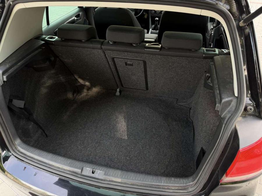Black Volkswagen Golf 2009 in Rokiskis, with an engine capacity of 1.97 L and mileage of 295 thousand km for 2750 €, photo 27 on AUTOMOTO.COM.LV