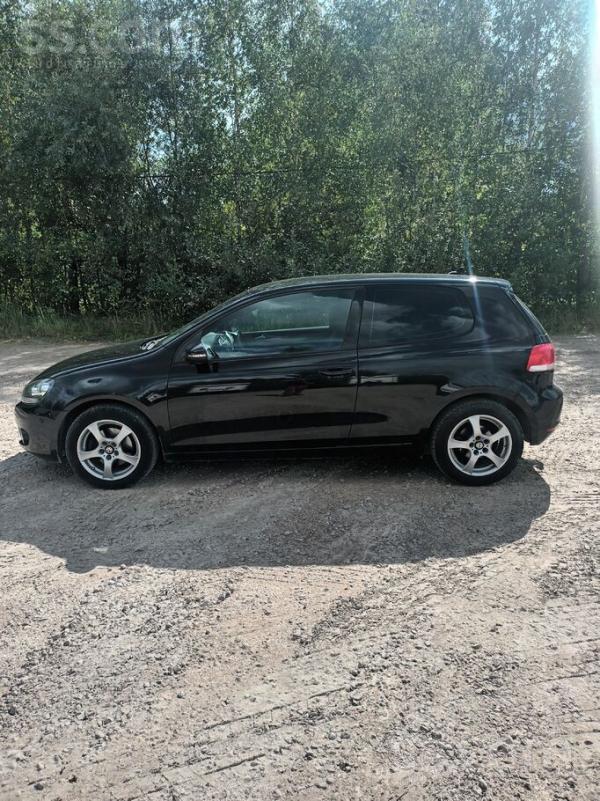 Black Volkswagen Golf 2009 in Riga, with an engine capacity of 1.40 L and mileage of 297 thousand km for 5550 €, photo 1 on AUTOMOTO.COM.LV