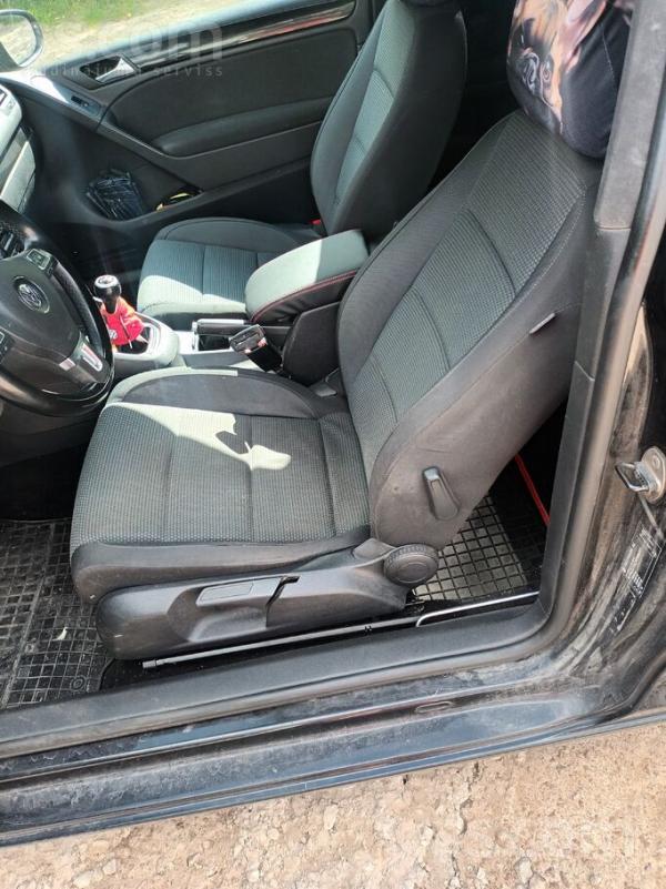 Black Volkswagen Golf 2009 in Riga, with an engine capacity of 1.40 L and mileage of 297 thousand km for 5550 €, photo 9 on AUTOMOTO.COM.LV