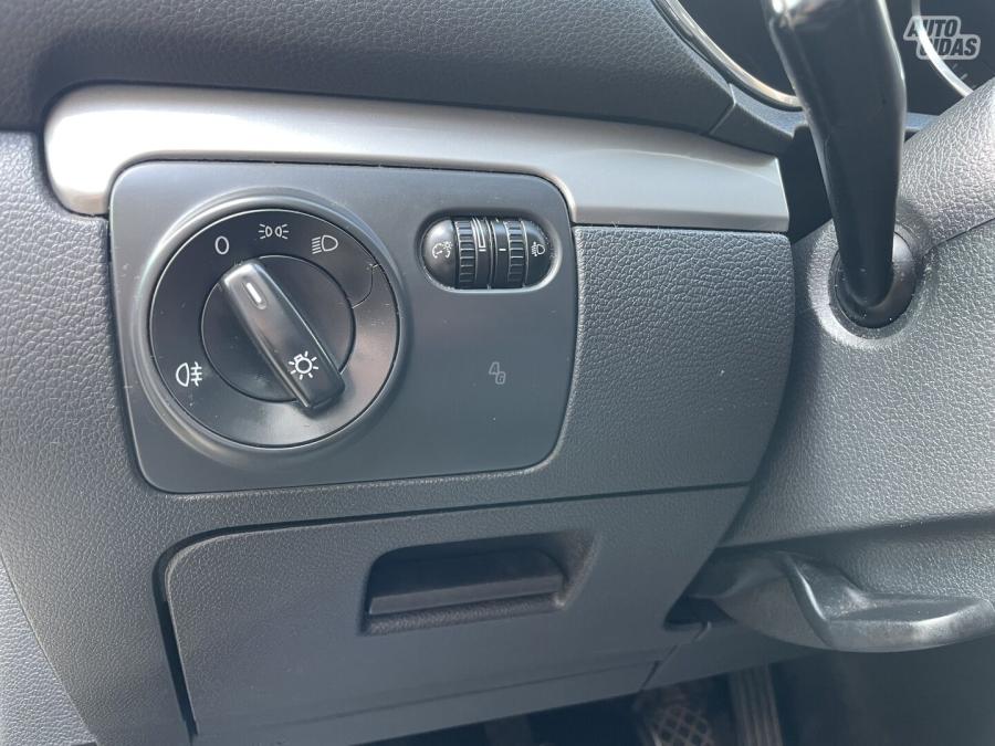Melns Volkswagen Golf 2009 Alīta, ar dzinēja tilpumu 2.00 L un nobraukumu 344 tūkst. km par 1390 €, foto 12 vietnē AUTOMOTO.COM.LV