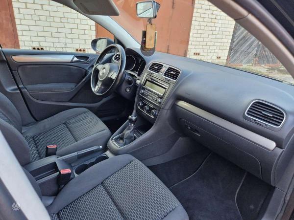 Black Volkswagen Golf 2009 in Ignalina, with an engine capacity of 1.60 L and mileage of 309 thousand km for 3200 €, photo 7 on AUTOMOTO.COM.LV