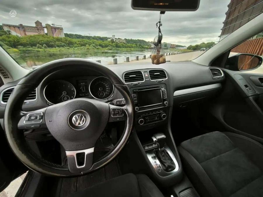 Black Volkswagen Golf 2009 in Kaunas, with an engine capacity of 1.39 L and mileage of 187 thousand km for 4600 €, photo 10 on AUTOMOTO.COM.LV