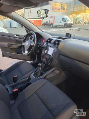 Melns Volkswagen Golf 2009 Viļņa, ar dzinēja tilpumu 1.90 L un nobraukumu 299 tūkst. km par 1500 €, foto 11 vietnē AUTOMOTO.COM.LV