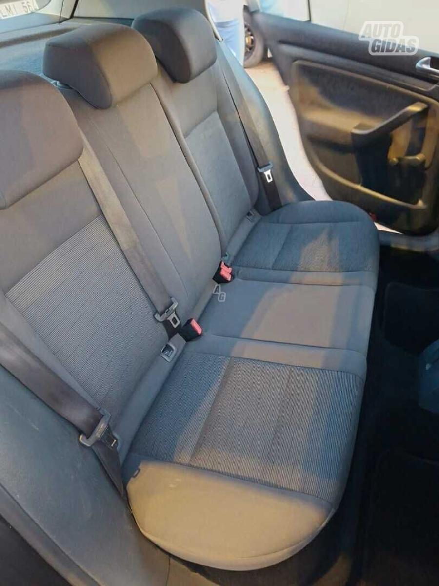 Melns Volkswagen Golf 2009 Viļņa, ar dzinēja tilpumu 1.90 L un nobraukumu 299 tūkst. km par 1500 €, foto 12 vietnē AUTOMOTO.COM.LV