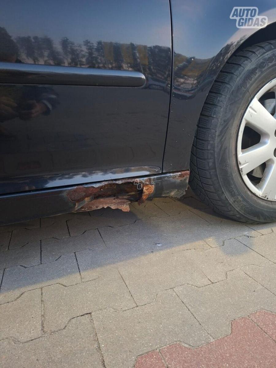 Melns Volkswagen Golf 2009 Viļņa, ar dzinēja tilpumu 1.90 L un nobraukumu 299 tūkst. km par 1500 €, foto 17 vietnē AUTOMOTO.COM.LV