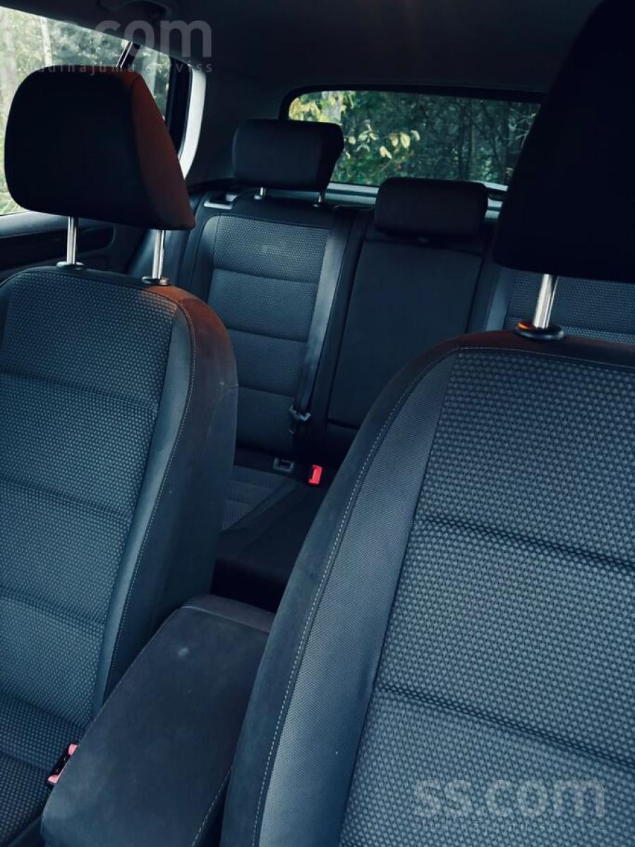 Melns Volkswagen Golf 2009 Limbaži, ar dzinēja tilpumu 2.00 L un nobraukumu 395 tūkst. km par 2000 €, foto 5 vietnē AUTOMOTO.COM.LV