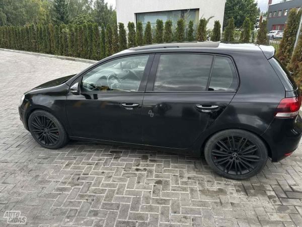 Volkswagen Golf 2009 in Kaunas on AUTOMOTO.COM.LV Black Volkswagen Golf 2009 in Kaunas, with an engine capacity of 2.00 L and mileage of 360 thousand km for 1900 €, photo 10 on AUTOMOTO.COM.LV
