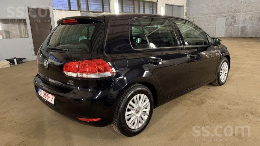 Black Volkswagen Golf 2009 in Riga, with an engine capacity of 1.60 L and mileage of 205 thousand km for 5400 €, photo 4 on AUTOMOTO.COM.LV