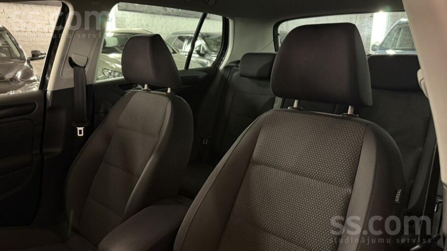 Black Volkswagen Golf 2009 in Riga, with an engine capacity of 1.60 L and mileage of 205 thousand km for 5400 €, photo 6 on AUTOMOTO.COM.LV