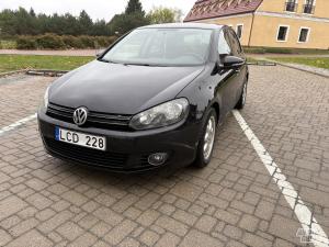 Volkswagen Golf 2009 in Kaunas on AUTOMOTO.COM.LV Black Volkswagen Golf 2009 in Kaunas, with an engine capacity of 2.00 L and mileage of 352 thousand km for 2600 €, photo 1 on AUTOMOTO.COM.LV