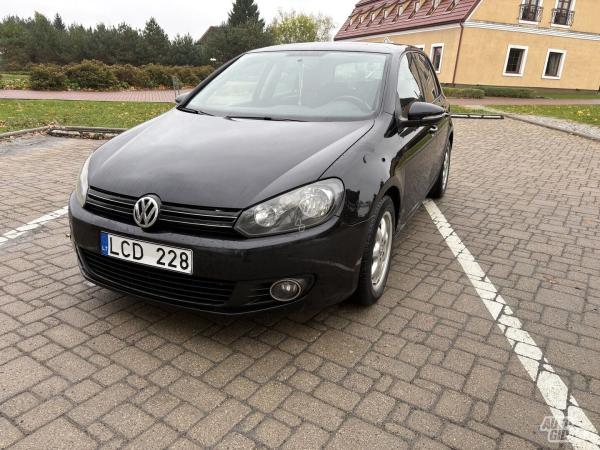 Volkswagen Golf 2009 in Kaunas on AUTOMOTO.COM.LV Black Volkswagen Golf 2009 in Kaunas, with an engine capacity of 2.00 L and mileage of 352 thousand km for 2600 €, photo 1 on AUTOMOTO.COM.LV