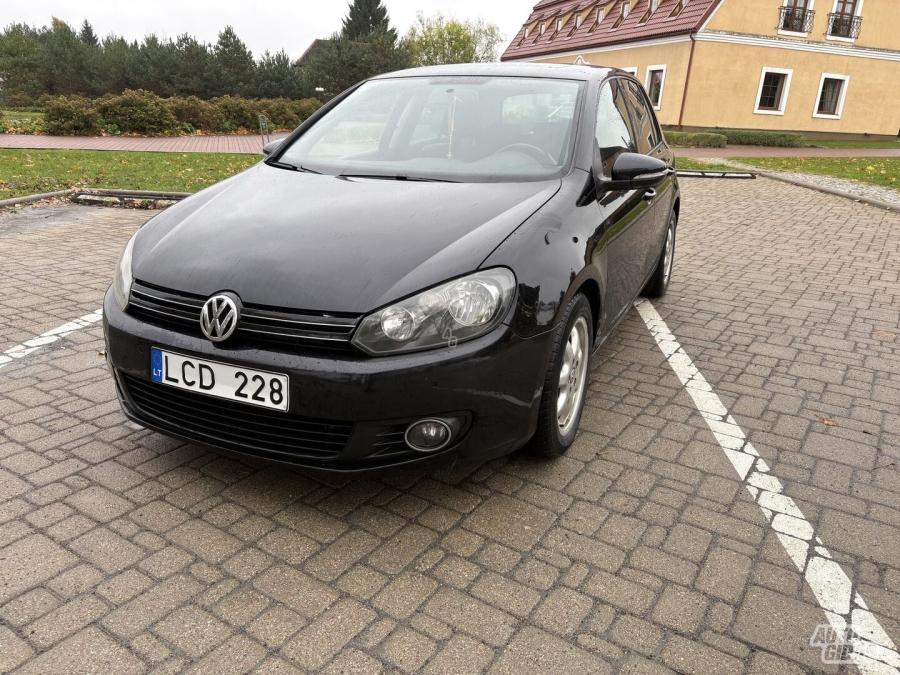 Melns Volkswagen Golf 2009 Kauņa, ar dzinēja tilpumu 2.00 L un nobraukumu 352 tūkst. km par 2600 €, foto 1 vietnē AUTOMOTO.COM.LV