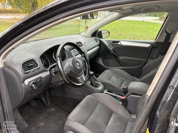 Volkswagen Golf 2009 in Kaunas on AUTOMOTO.COM.LV Black Volkswagen Golf 2009 in Kaunas, with an engine capacity of 2.00 L and mileage of 352 thousand km for 2600 €, photo 5 on AUTOMOTO.COM.LV