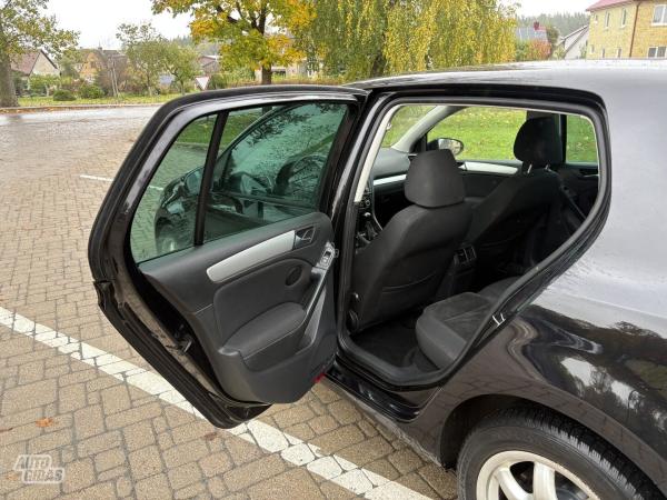 Volkswagen Golf 2009 in Kaunas on AUTOMOTO.COM.LV Black Volkswagen Golf 2009 in Kaunas, with an engine capacity of 2.00 L and mileage of 352 thousand km for 2600 €, photo 6 on AUTOMOTO.COM.LV