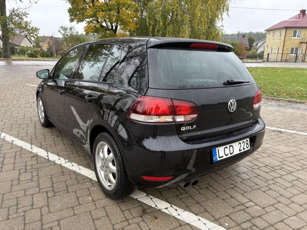 Volkswagen Golf 2009 in Kaunas on AUTOMOTO.COM.LV Black Volkswagen Golf 2009 in Kaunas, with an engine capacity of 2.00 L and mileage of 352 thousand km for 2600 €, photo 9 on AUTOMOTO.COM.LV