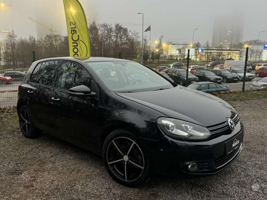 Black Volkswagen Golf 2010 in Vilnius, with an engine capacity of 1.39 L and mileage of 198 thousand km for 5000 €, photo 4 on AUTOMOTO.COM.LV
