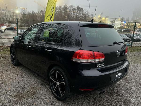 Melns Volkswagen Golf 2010 Viļņa, ar dzinēja tilpumu 1.39 L un nobraukumu 198 tūkst. km par 5000 €, foto 6 vietnē AUTOMOTO.COM.LV