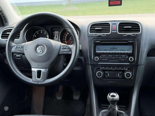 Melns Volkswagen Golf 2010 Kauņa, ar dzinēja tilpumu 1.39 L un nobraukumu 236 tūkst. km par 3000 €, foto 5 vietnē AUTOMOTO.COM.LV