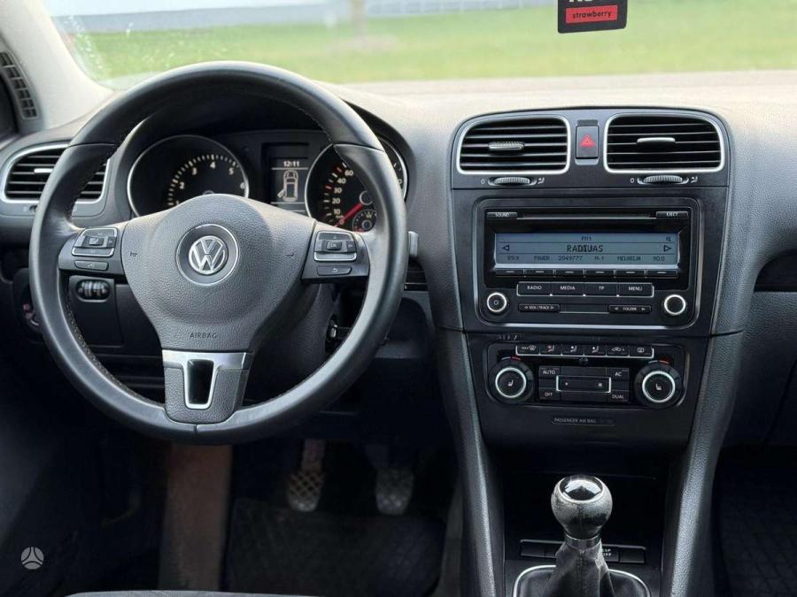 Black Volkswagen Golf 2010 in Kaunas, with an engine capacity of 1.39 L and mileage of 236 thousand km for 3000 €, photo 5 on AUTOMOTO.COM.LV