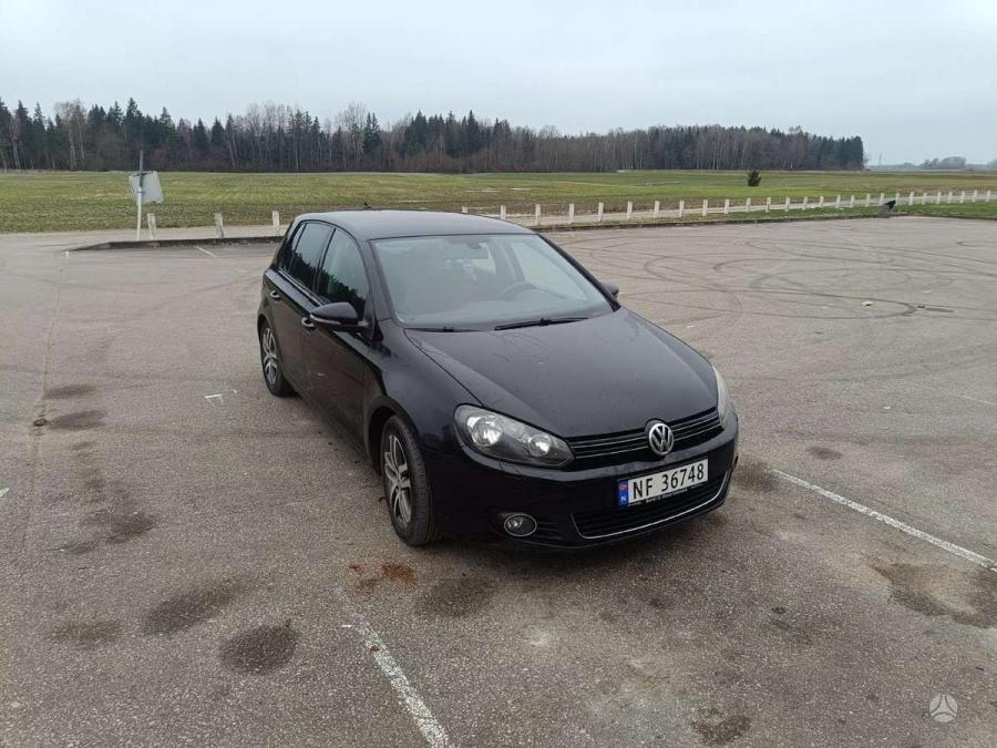 Black Volkswagen Golf 2010 in Kursenai, with an engine capacity of 1.97 L and mileage of 260 thousand km for 2150 €, photo 4 on AUTOMOTO.COM.LV
