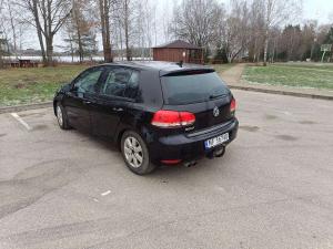 Black Volkswagen Golf 2010 in Kursenai, with an engine capacity of 1.97 L and mileage of 260 thousand km for 2150 €, photo 5 on AUTOMOTO.COM.LV